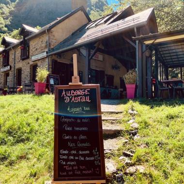 GITE D'ETAPE DES GRANGES D'ASTAU - OO - Casas rurales de grupo,