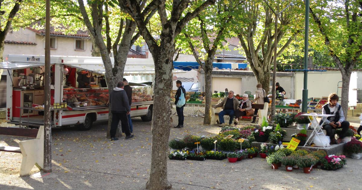 PETIT MARCHÉ DE VILLAGE A VILLENOUVELLE - VILLENOUVELLE