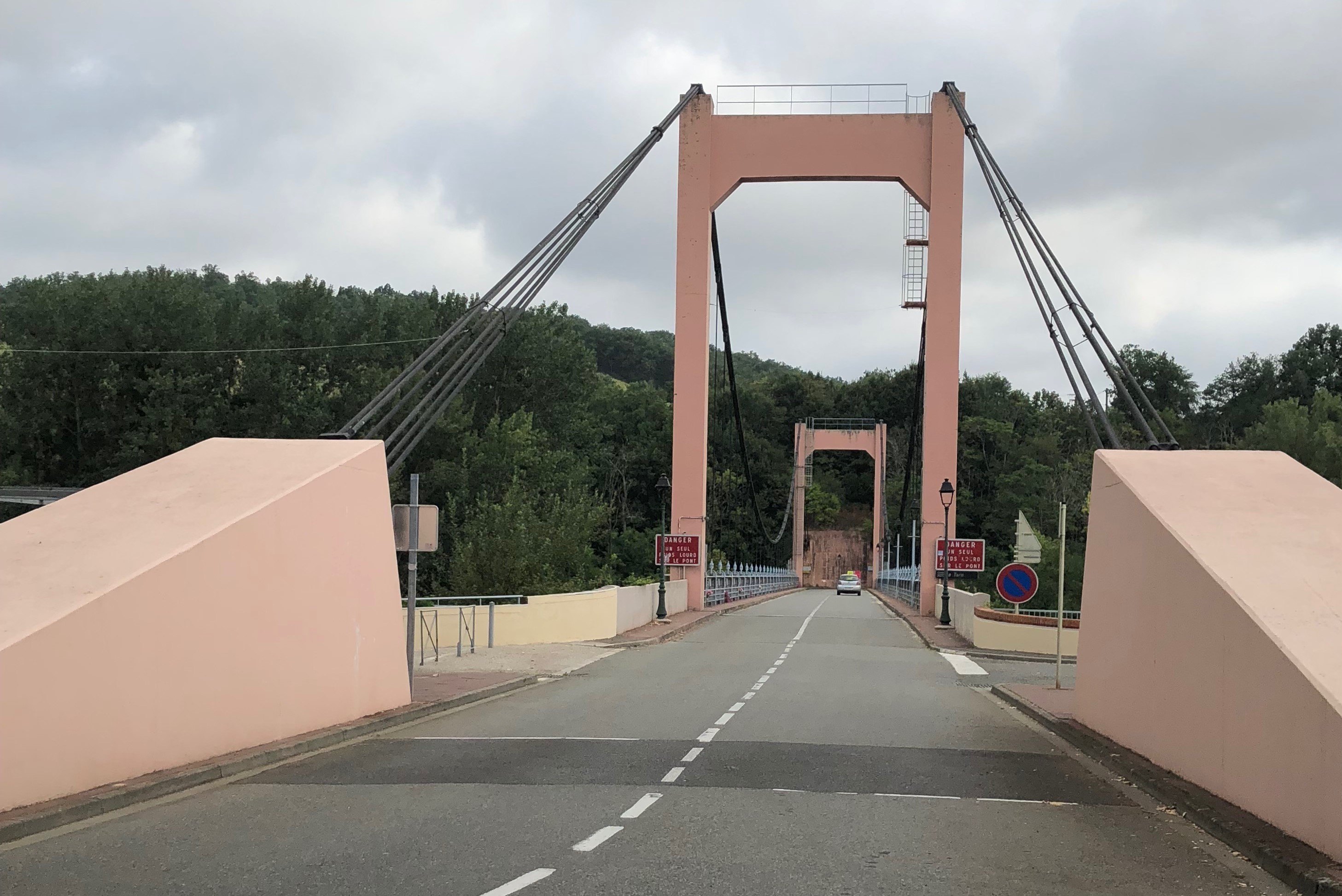 PONT SUSPENDU